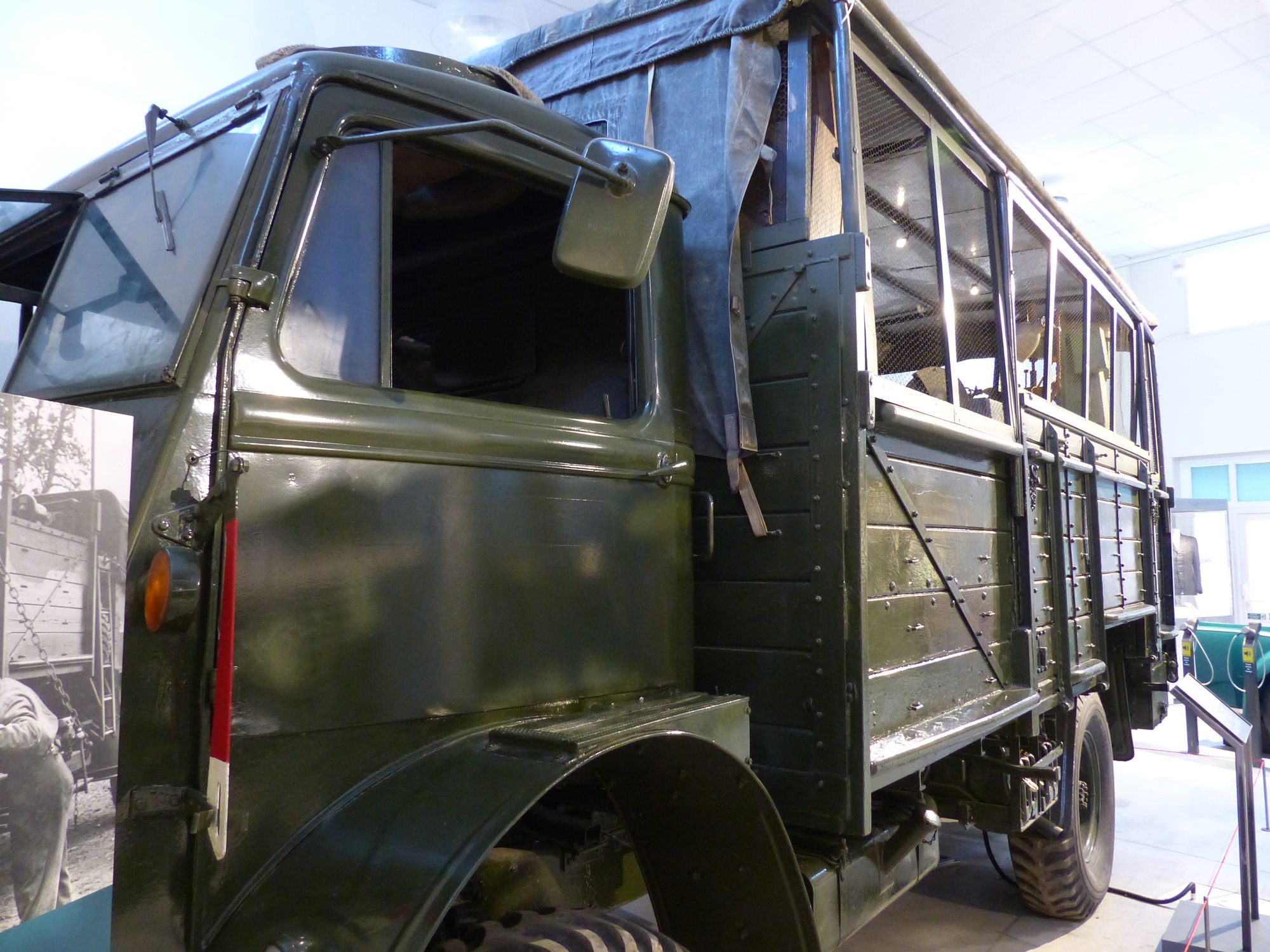 Bedford QL TYPE M Workshop Truck REME Museum :Maquetland.com:: Le monde de la maquette